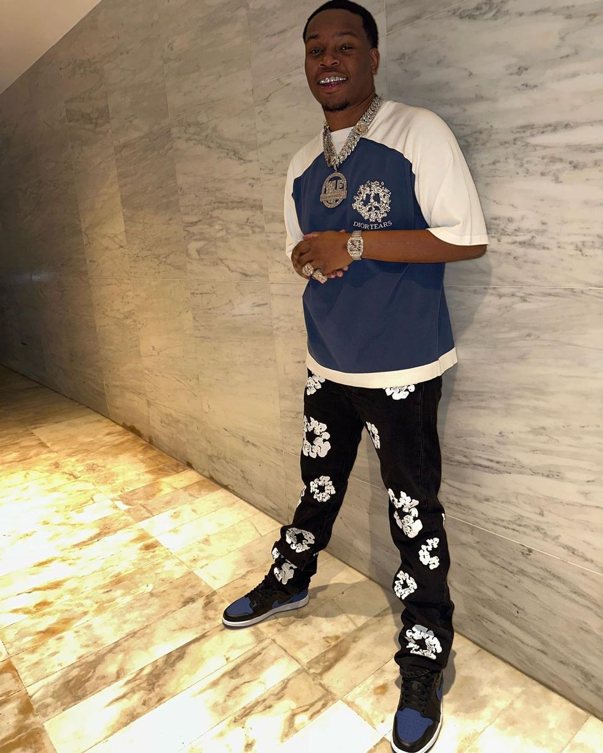 Kenny Muney Outfit from September 3, 2023 | WHAT’S ON THE STAR?