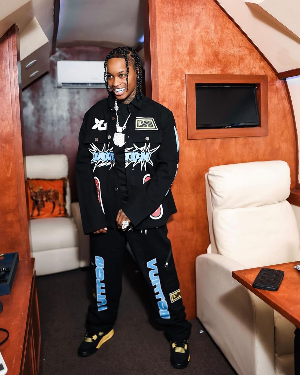 Lil Perfect Outfit from October 8, 2023 | WHAT’S ON THE STAR?