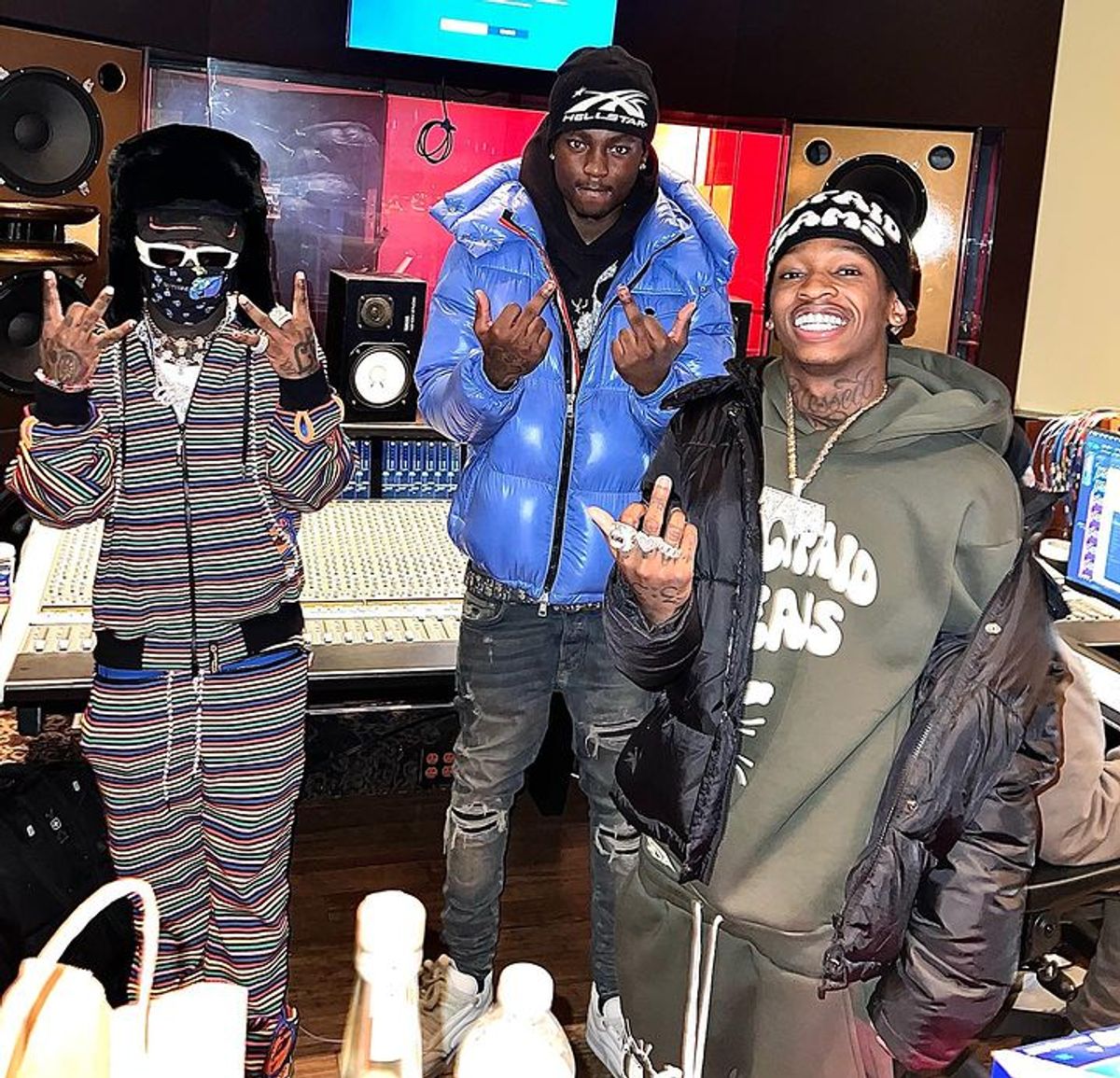 TaTa Outfit from October 18, 2023 | WHAT’S ON THE STAR?