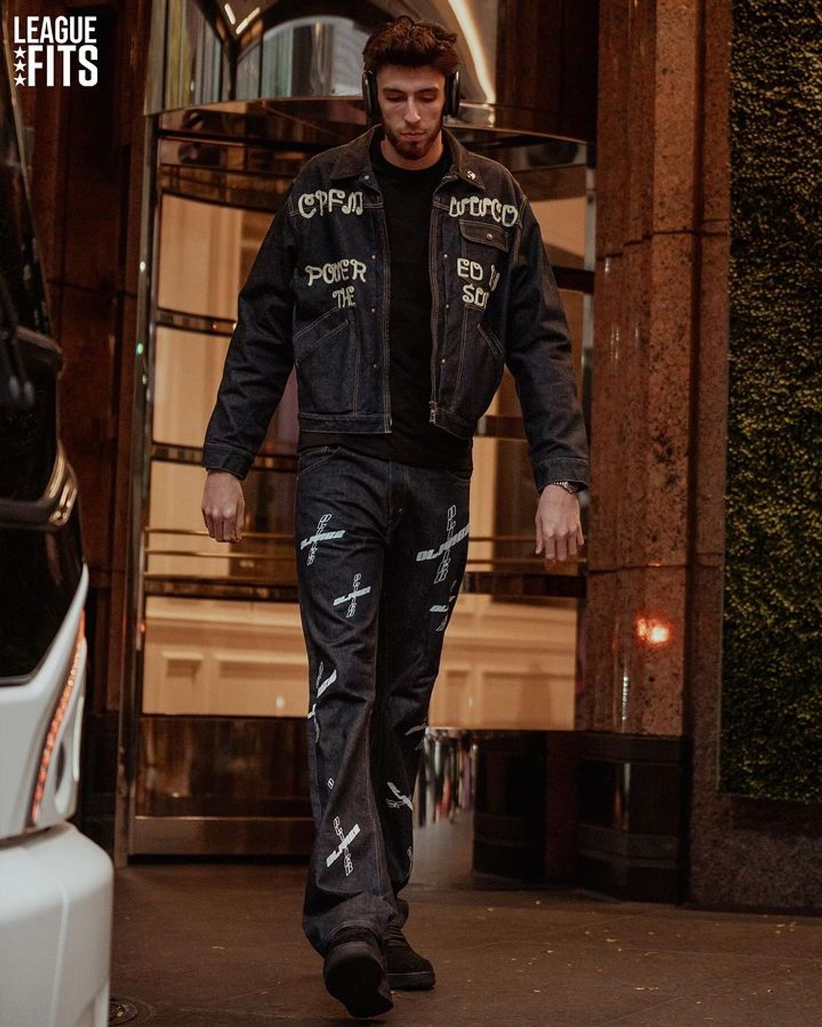 Chet Holmgren Outfit from October 26, 2023 | WHAT’S ON THE STAR?