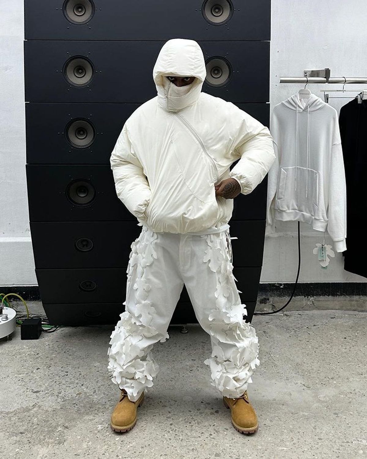 Bloody Osiris Outfit from October 26, 2023 | WHAT’S ON THE STAR?