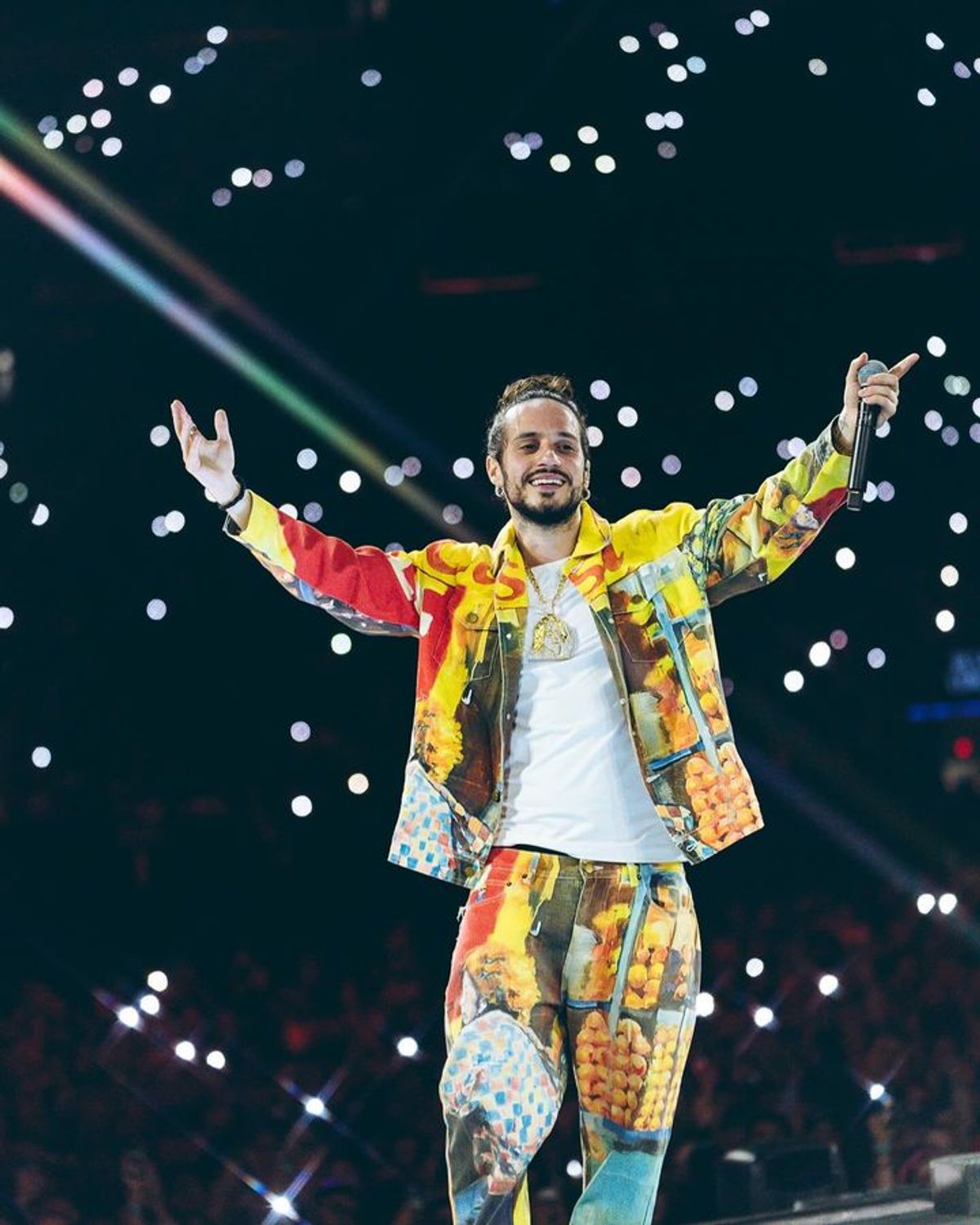 Russ Outfit from October 31, 2023 | WHAT’S ON THE STAR?