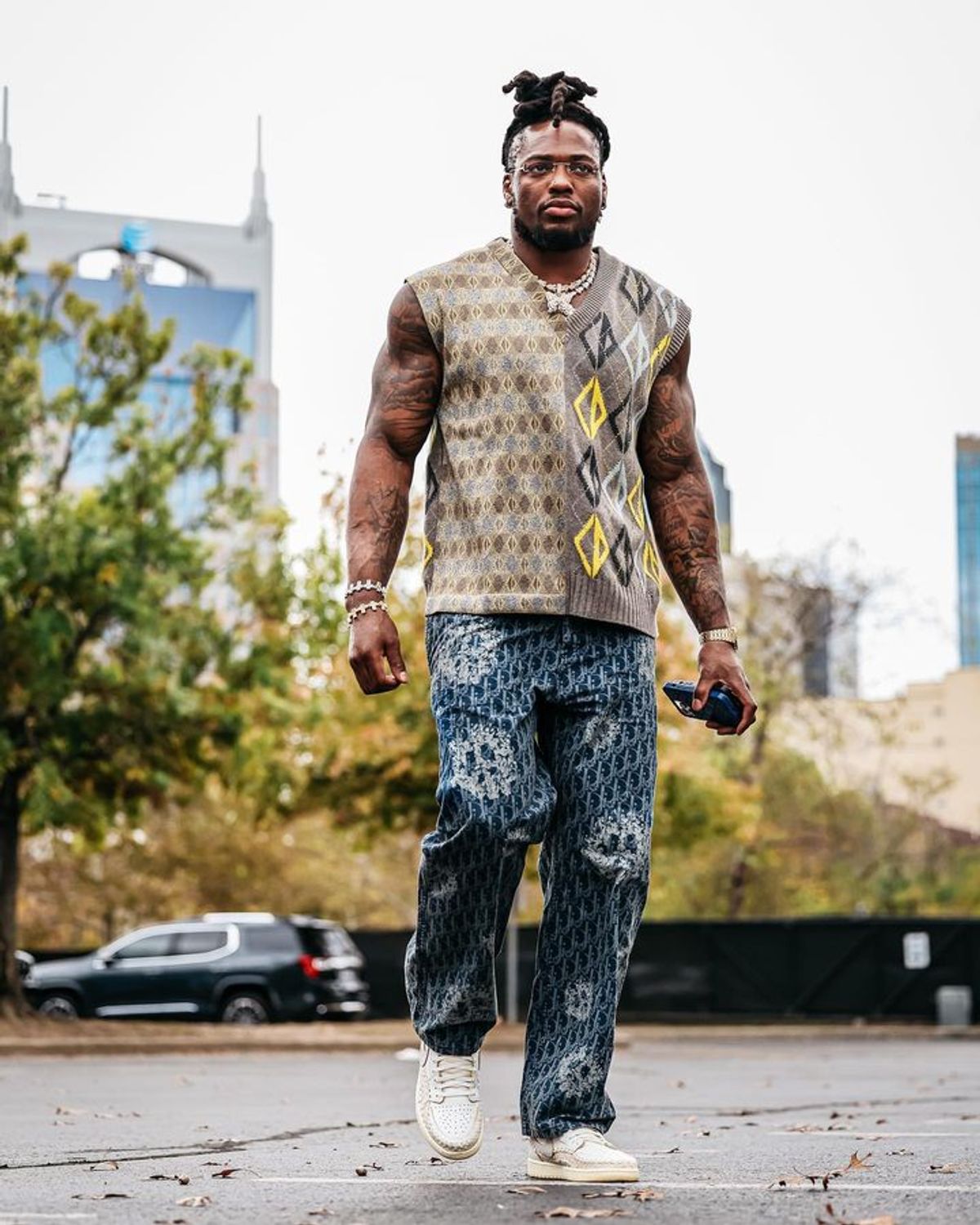 Derrick Henry Outfit from October 31, 2023 | WHAT’S ON THE STAR?