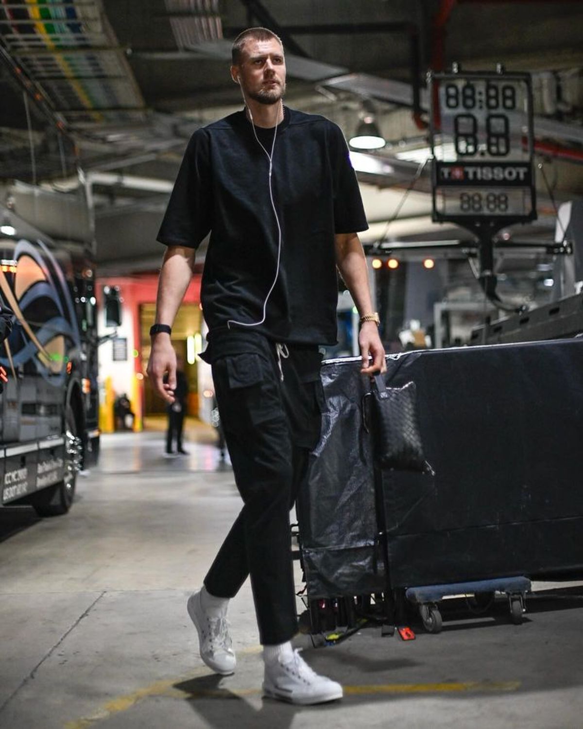 Kristaps Porzingis Outfit from November 5, 2023 | WHAT’S ON THE STAR?