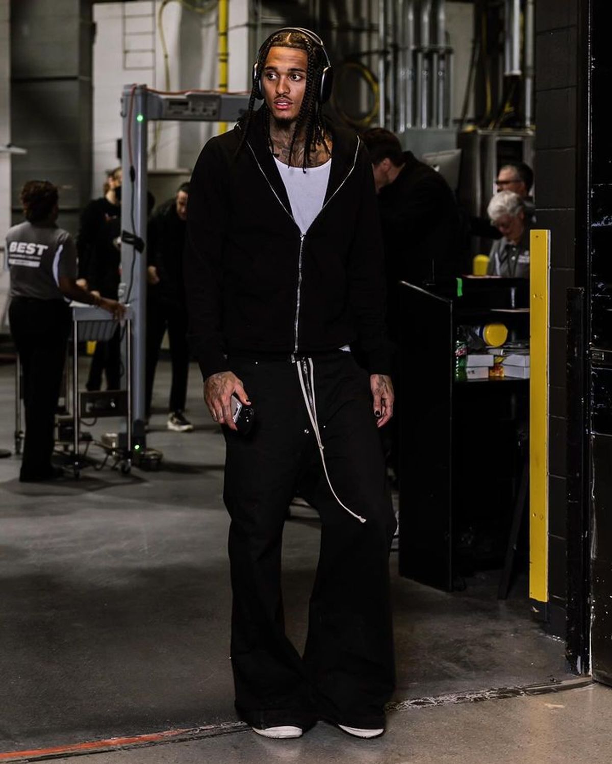 Jordan Clarkson Outfit from November 5, 2023 | WHAT’S ON THE STAR?