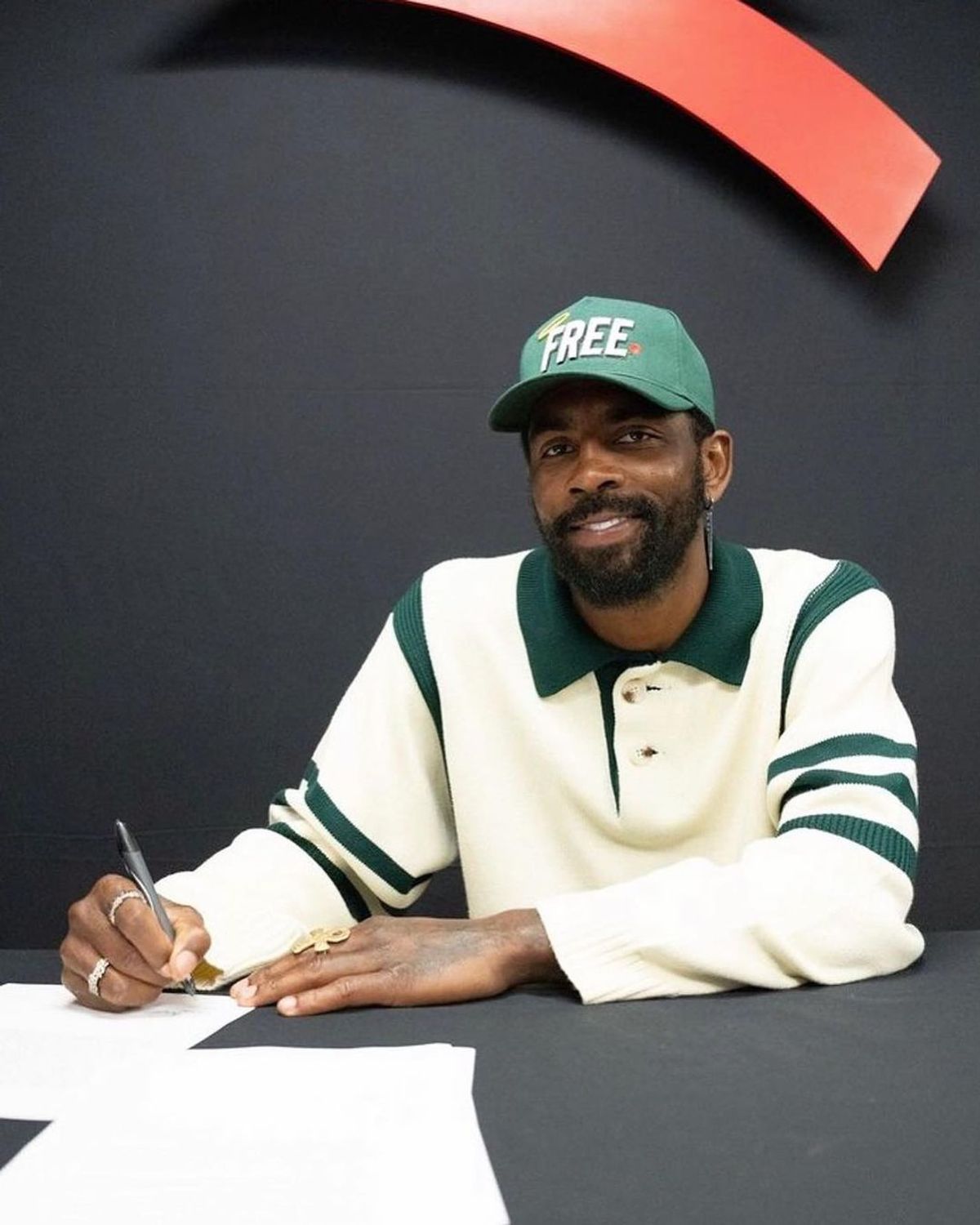 Kyrie Irving Outfit from November 7, 2023 | WHAT’S ON THE STAR?