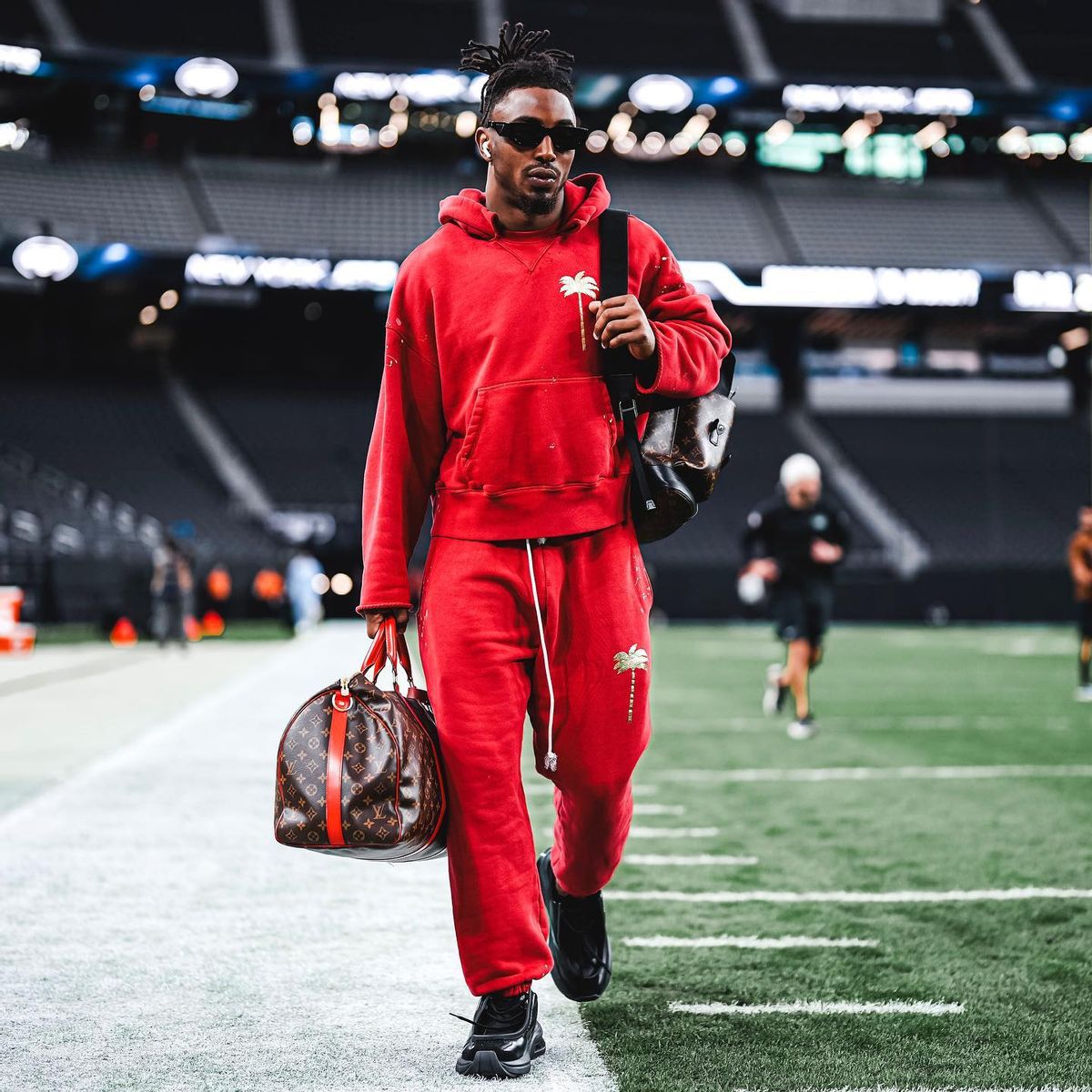 Jordan Whitehead Outfit from November 13, 2023 | WHAT’S ON THE STAR?