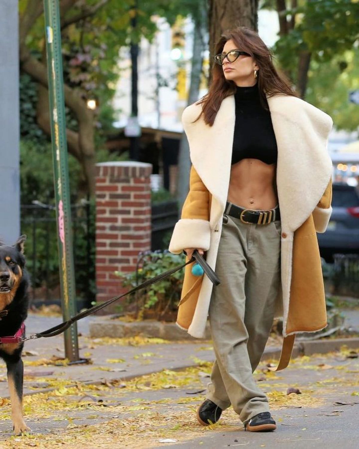 Emily Ratajkowski Outfit from November 13, 2023 | WHAT’S ON THE STAR?