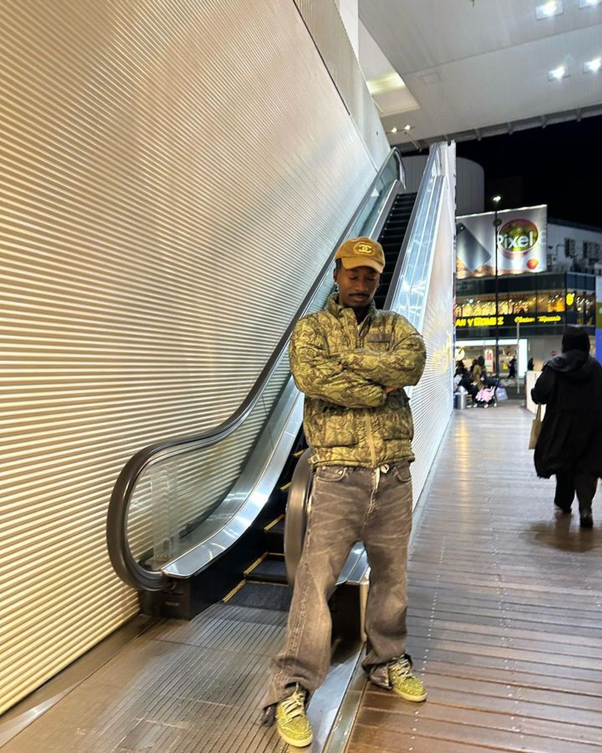 Bruce Ray Outfit from November 23, 2023 | WHAT’S ON THE STAR?