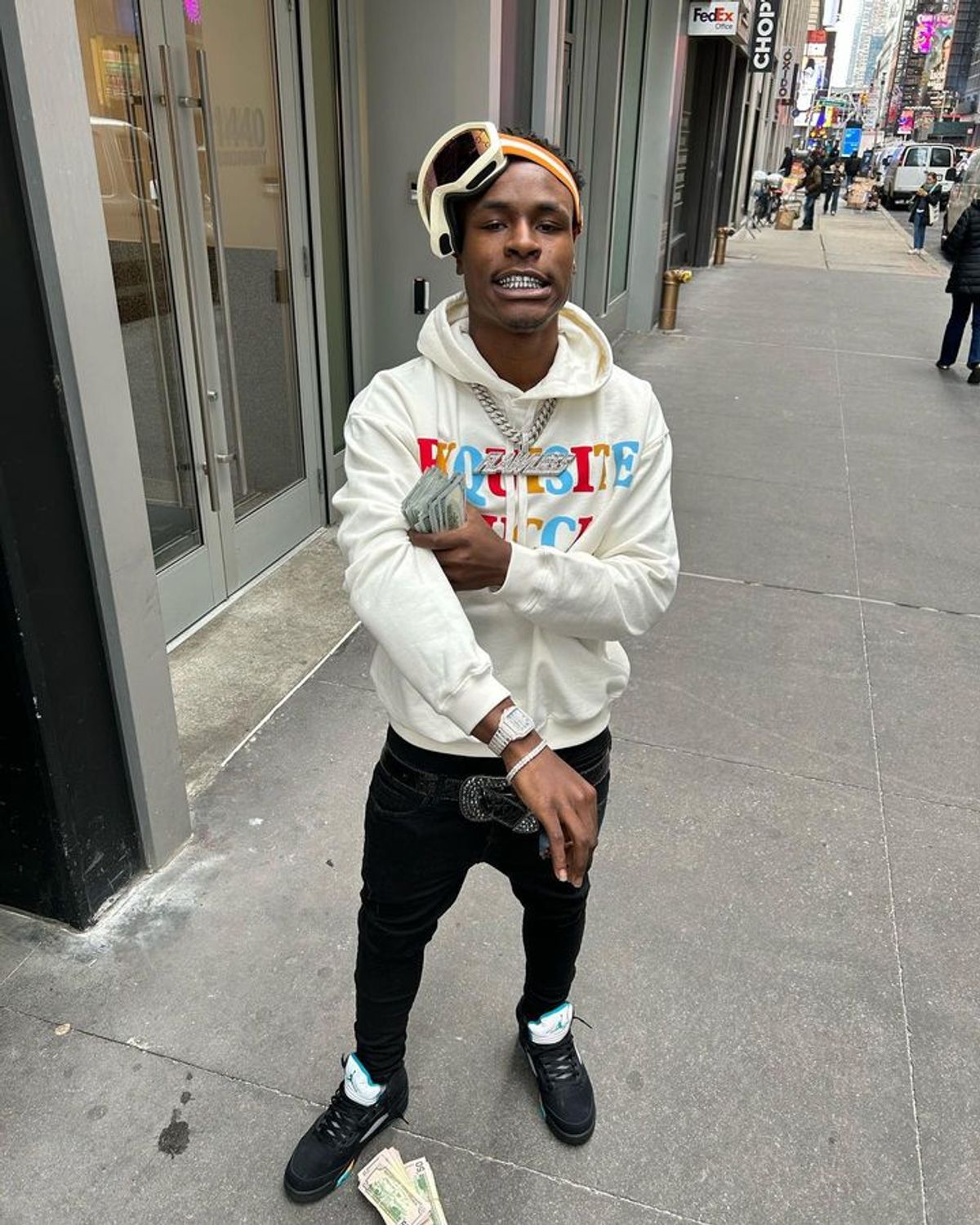 Mudbaby Ru Outfit from November 23, 2023 | WHAT’S ON THE STAR?