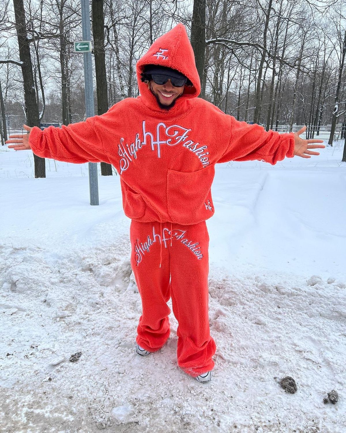 Poco Lee Outfit from December 6, 2023 | WHAT’S ON THE STAR?