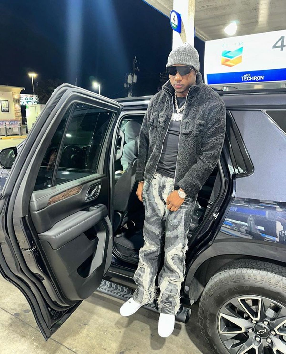 Rob49 Outfit from December 10, 2023 | WHAT’S ON THE STAR?