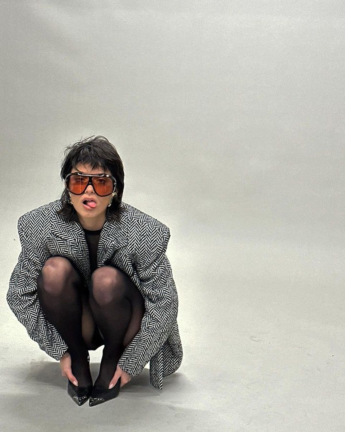 Dixie D'Amelio Outfit from December 24, 2023 | WHAT’S ON THE STAR?