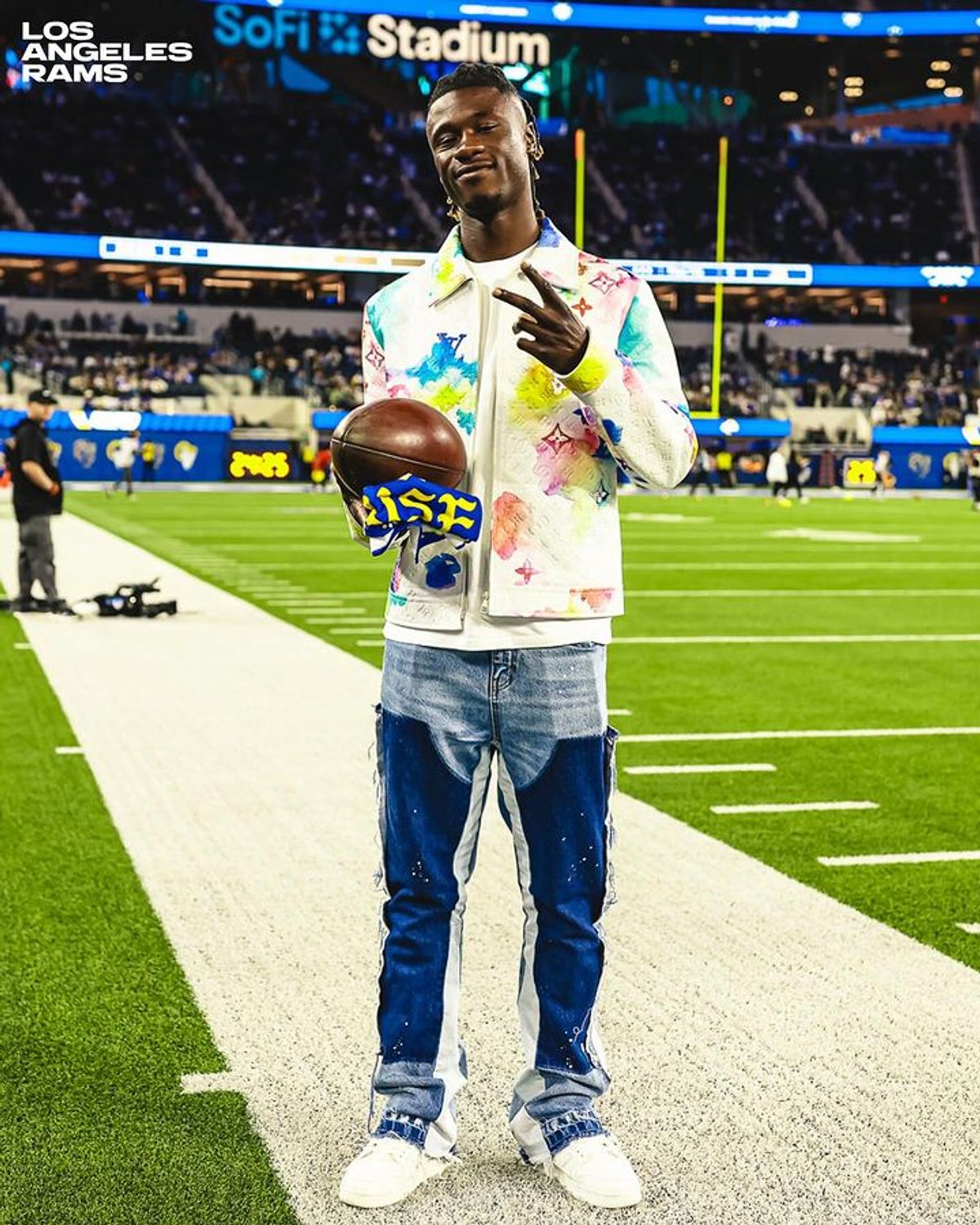 Eduardo Camavinga Outfit from December 25, 2023 | WHAT’S ON THE STAR?