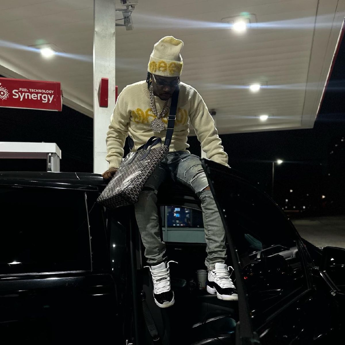 Fivio Foreign Outfit from January 1, 2024 | WHAT’S ON THE STAR?