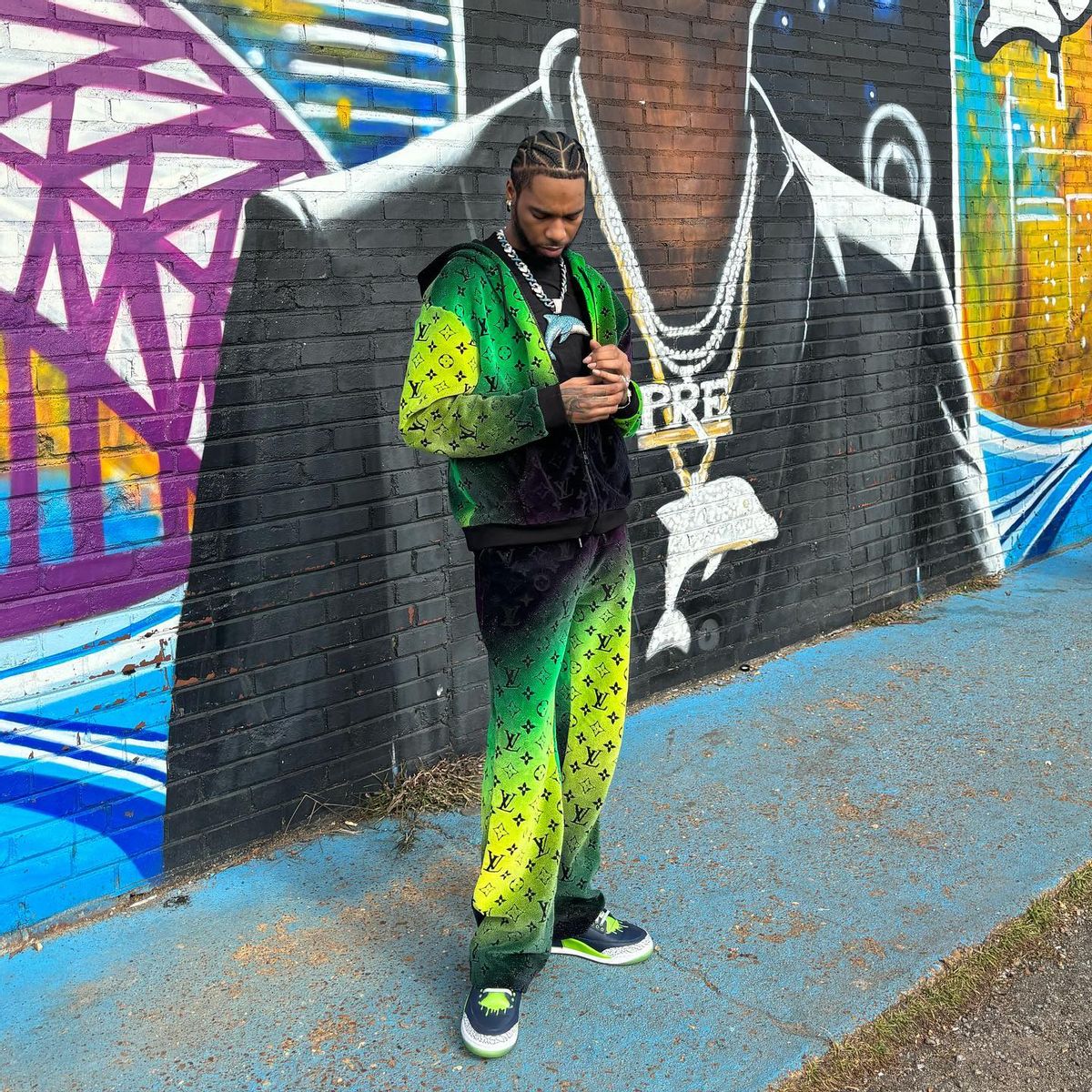 Key Glock Outfit from January 2, 2024 | WHAT’S ON THE STAR?