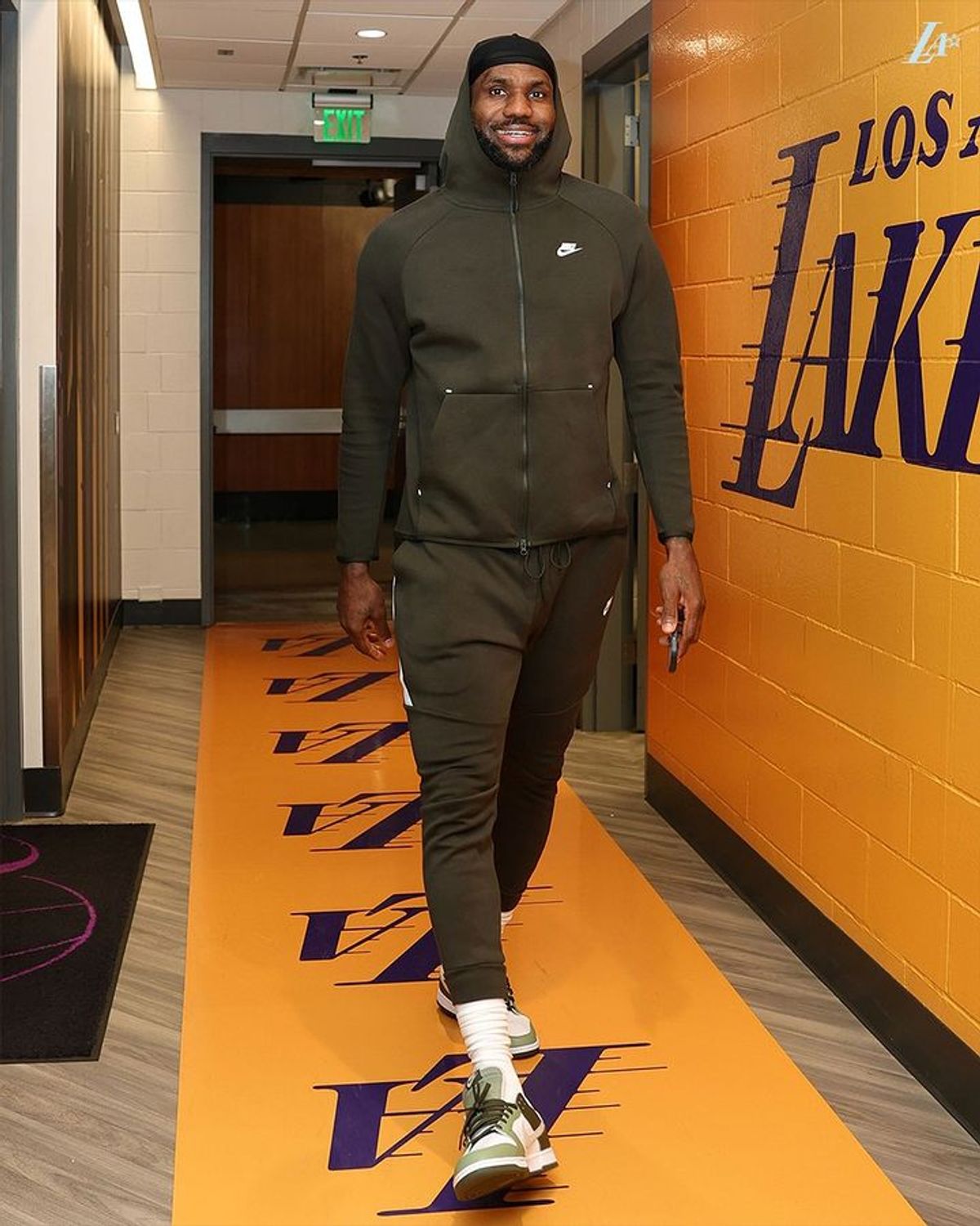 LeBron James Outfit from January 11, 2024 | WHAT’S ON THE STAR?