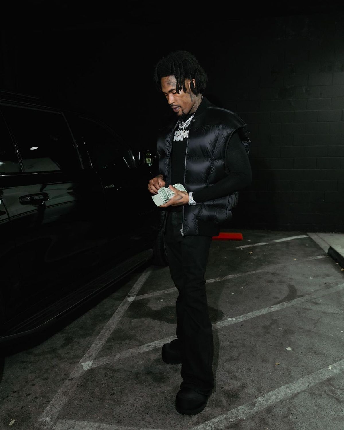 Hunxho Outfit from January 26, 2024 | WHAT’S ON THE STAR?