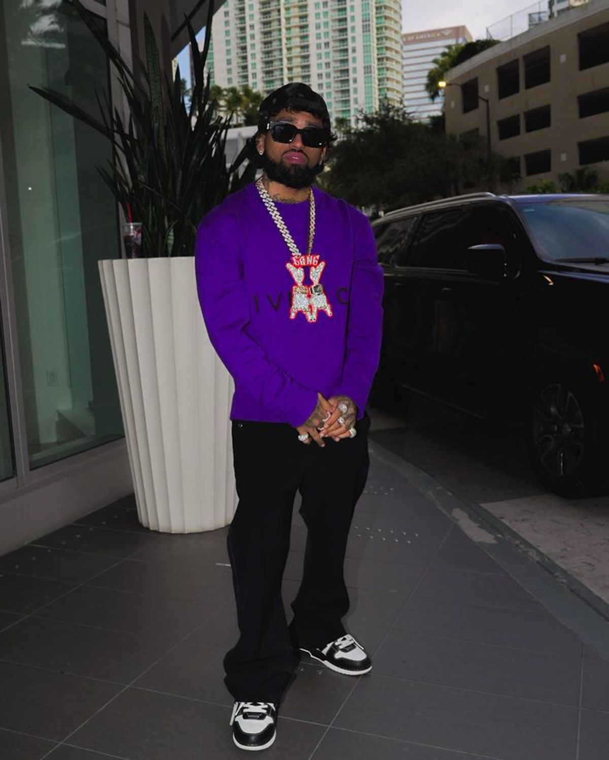Bryant Mayers Outfit from January 28, 2024 | WHAT’S ON THE STAR?