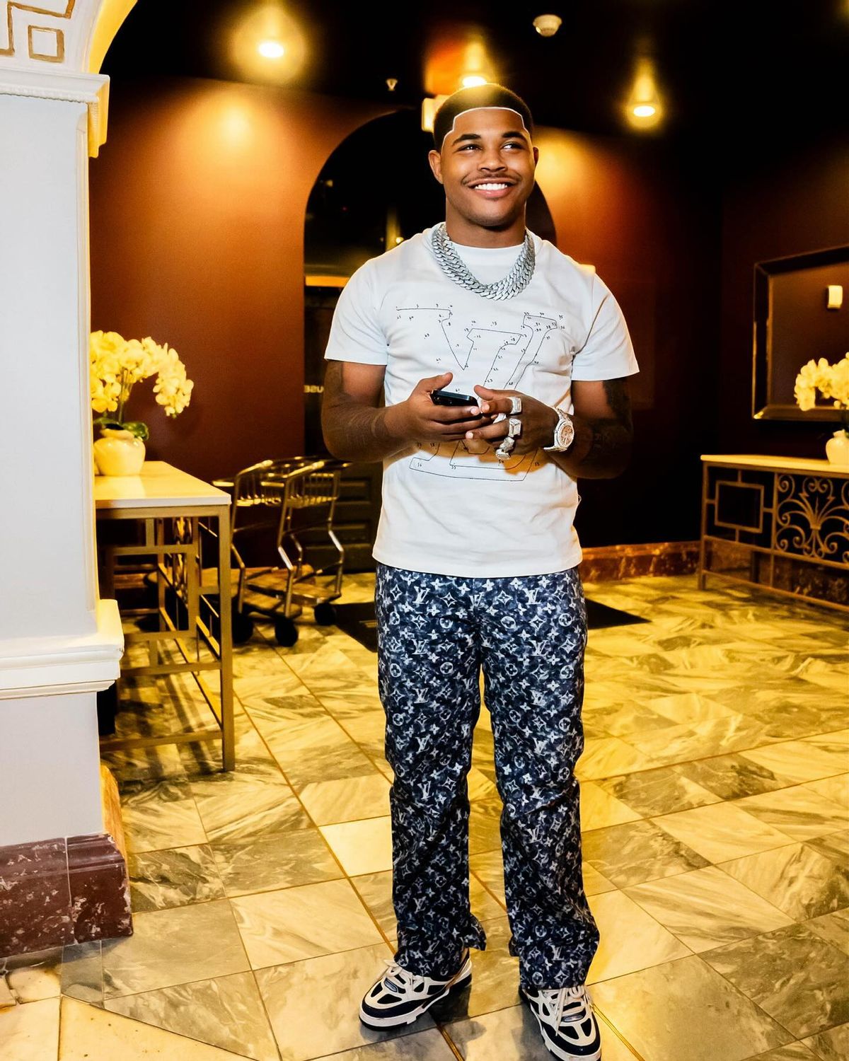 D Sturdy Outfit from January 2, 2024 | WHAT’S ON THE STAR?