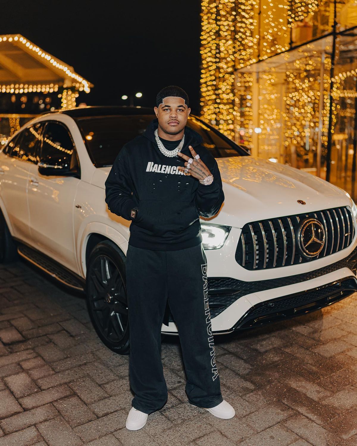 D Sturdy Outfit from December 9, 2023 | WHAT’S ON THE STAR?