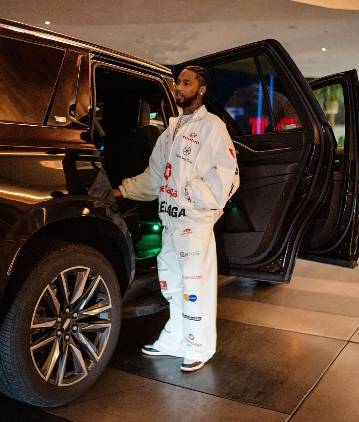 Key Glock Outfit from February 14, 2024 | WHAT’S ON THE STAR?