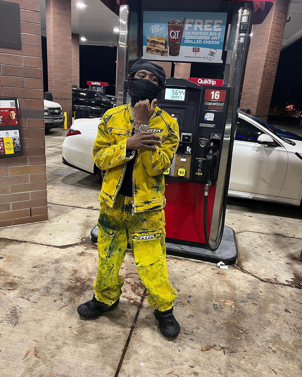 Baby Jungle Outfit from November 11, 2023 | WHAT’S ON THE STAR?