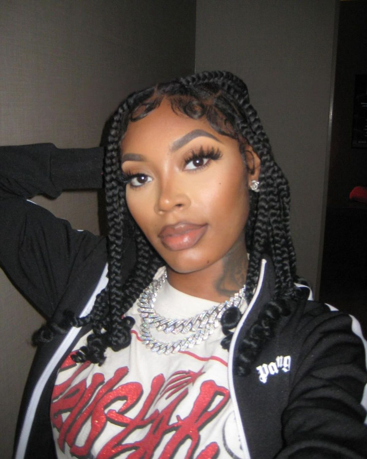 Asian Doll Outfit from February 27, 2024 | WHAT’S ON THE STAR?