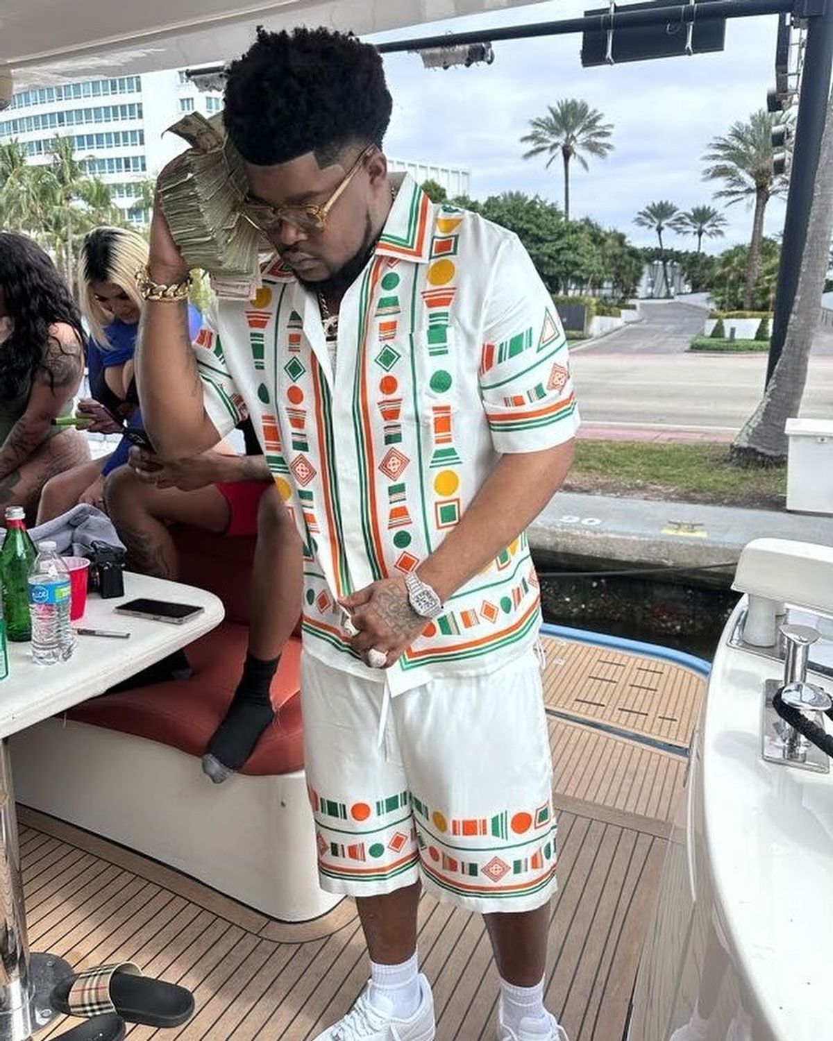 BossMan Dlow Outfit from February 24, 2024 | WHAT’S ON THE STAR?