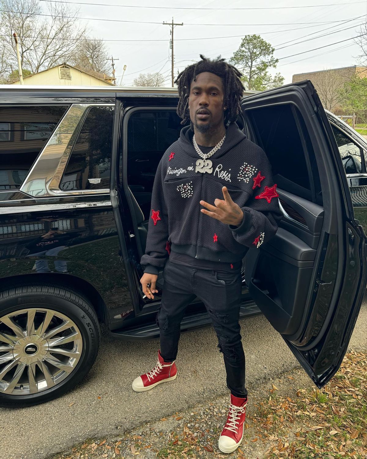 Hunxho Outfit from March 11, 2024 | WHAT’S ON THE STAR?