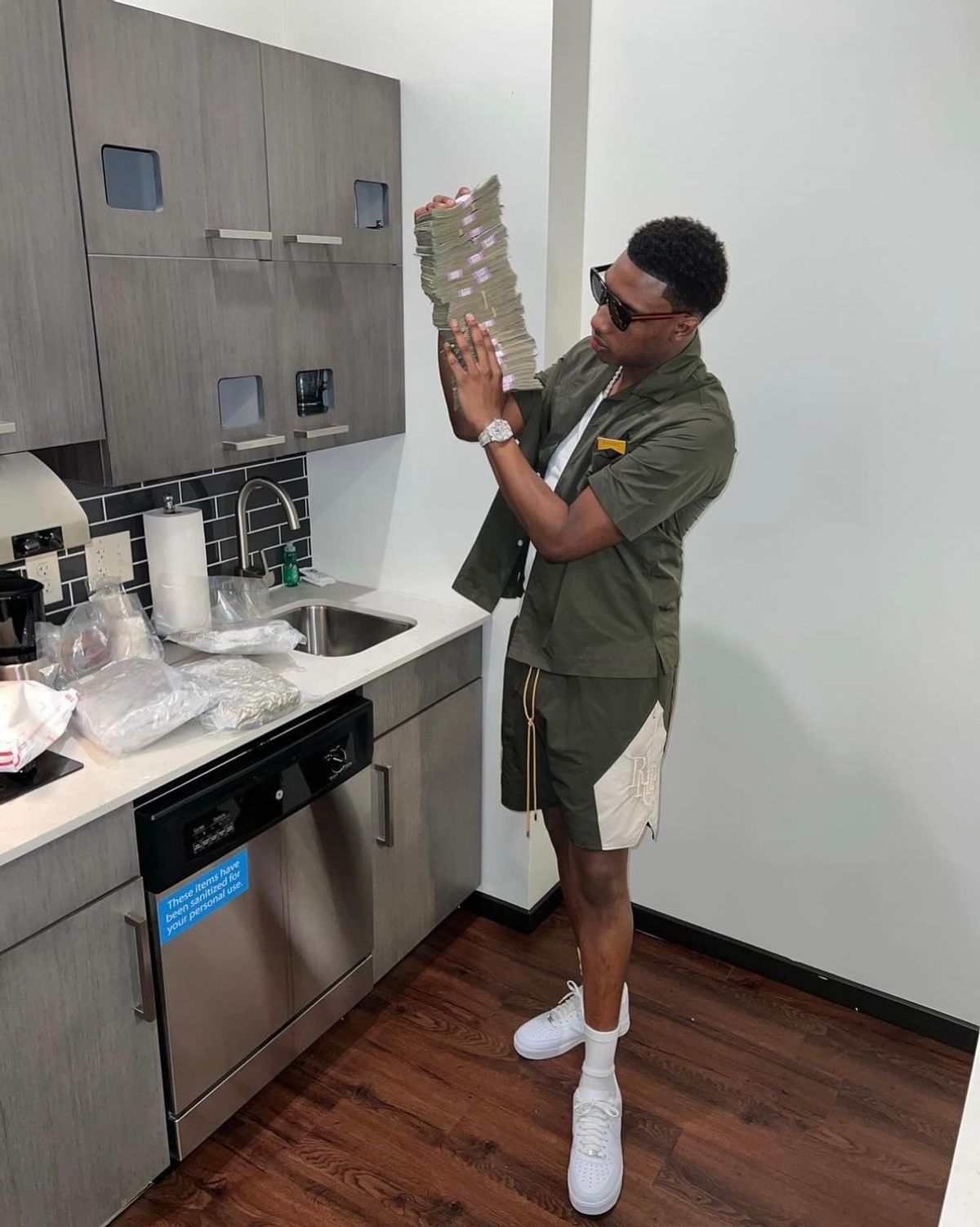 Rob49 Outfit from March 12, 2024 | WHAT’S ON THE STAR?