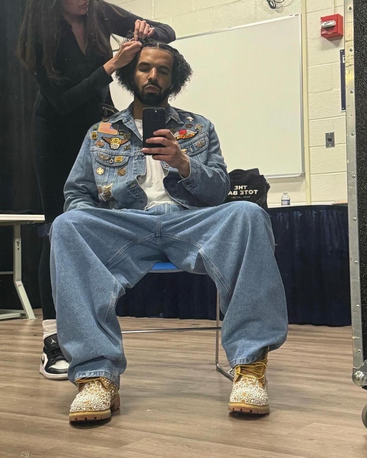 Drake Outfit from April 2, 2024 | WHAT’S ON THE STAR?