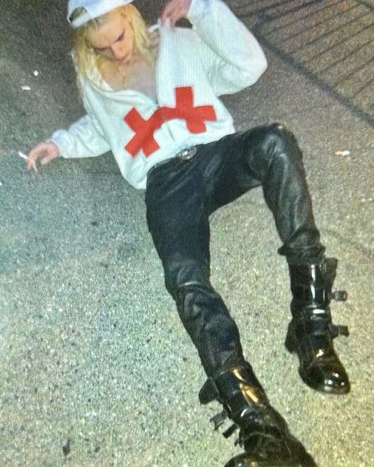 2hollis Outfit from August 1, 2024 | WHAT’S ON THE STAR?