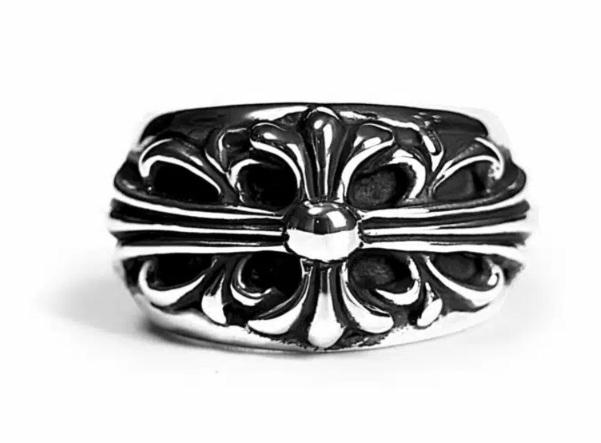 Chrome Hearts Floral Cross Ring | WHAT’S ON THE STAR?