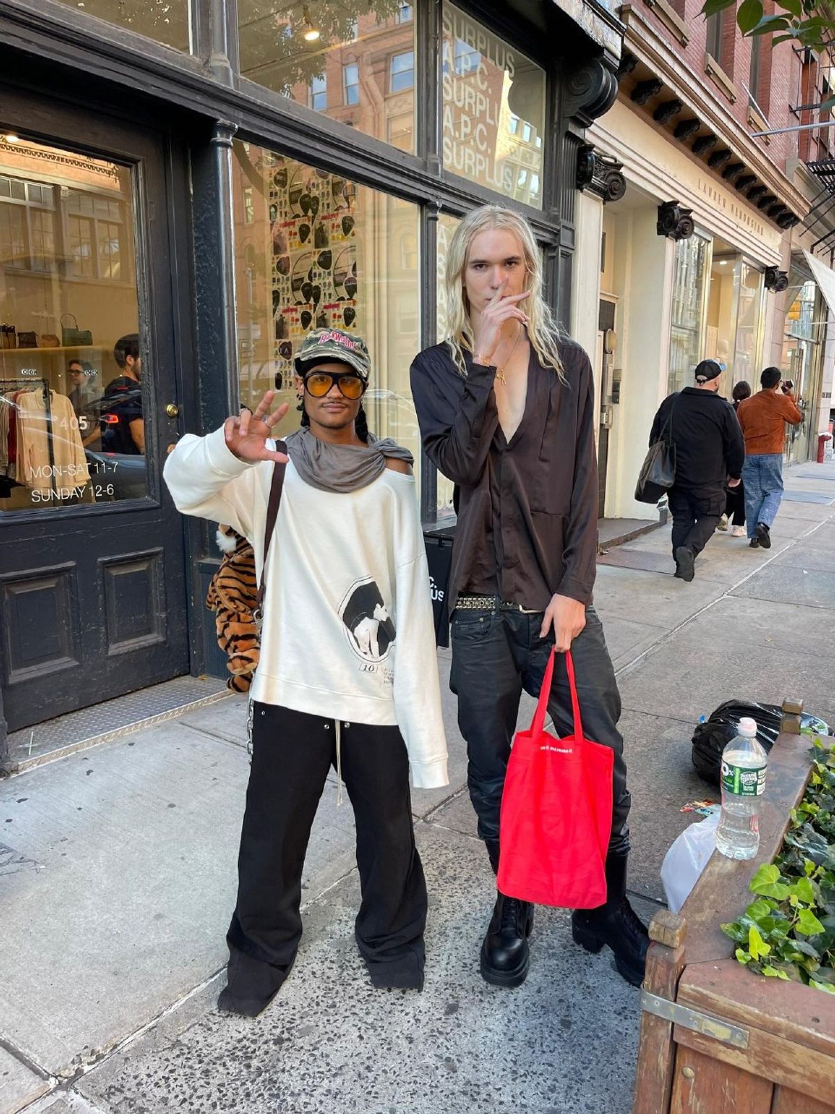 2hollis Outfit from September 18, 2024 | WHAT’S ON THE STAR?