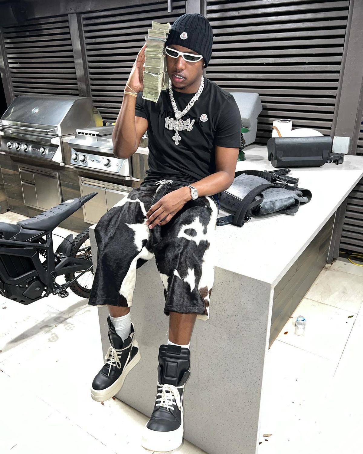 Rob49 Outfit from December 21, 2024 | WHAT’S ON THE STAR?