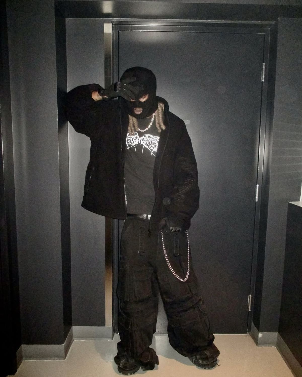 Destroy Lonely Outfit from January 31, 2025 | WHAT’S ON THE STAR?