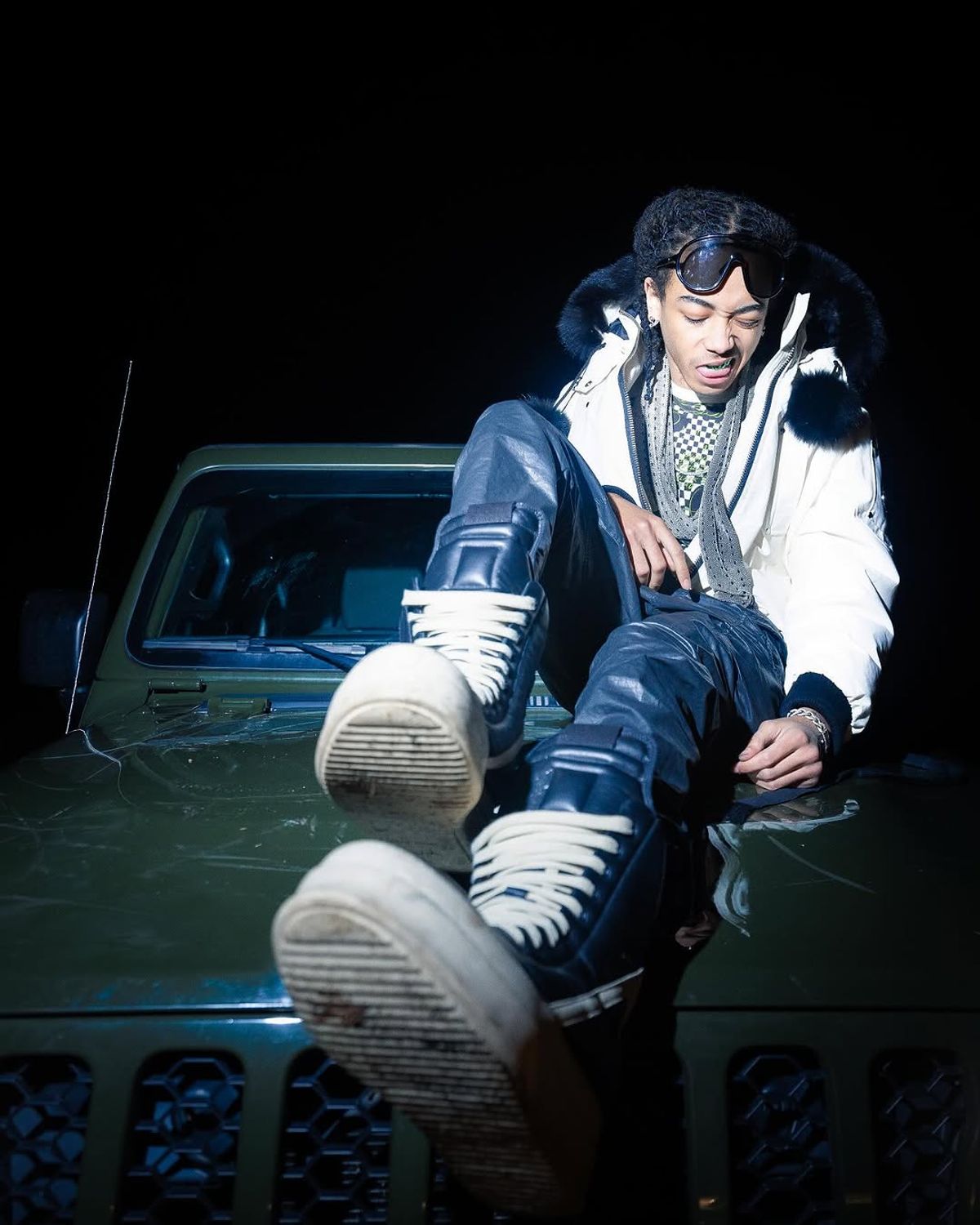 che Outfit from March 13, 2025 | WHAT’S ON THE STAR?