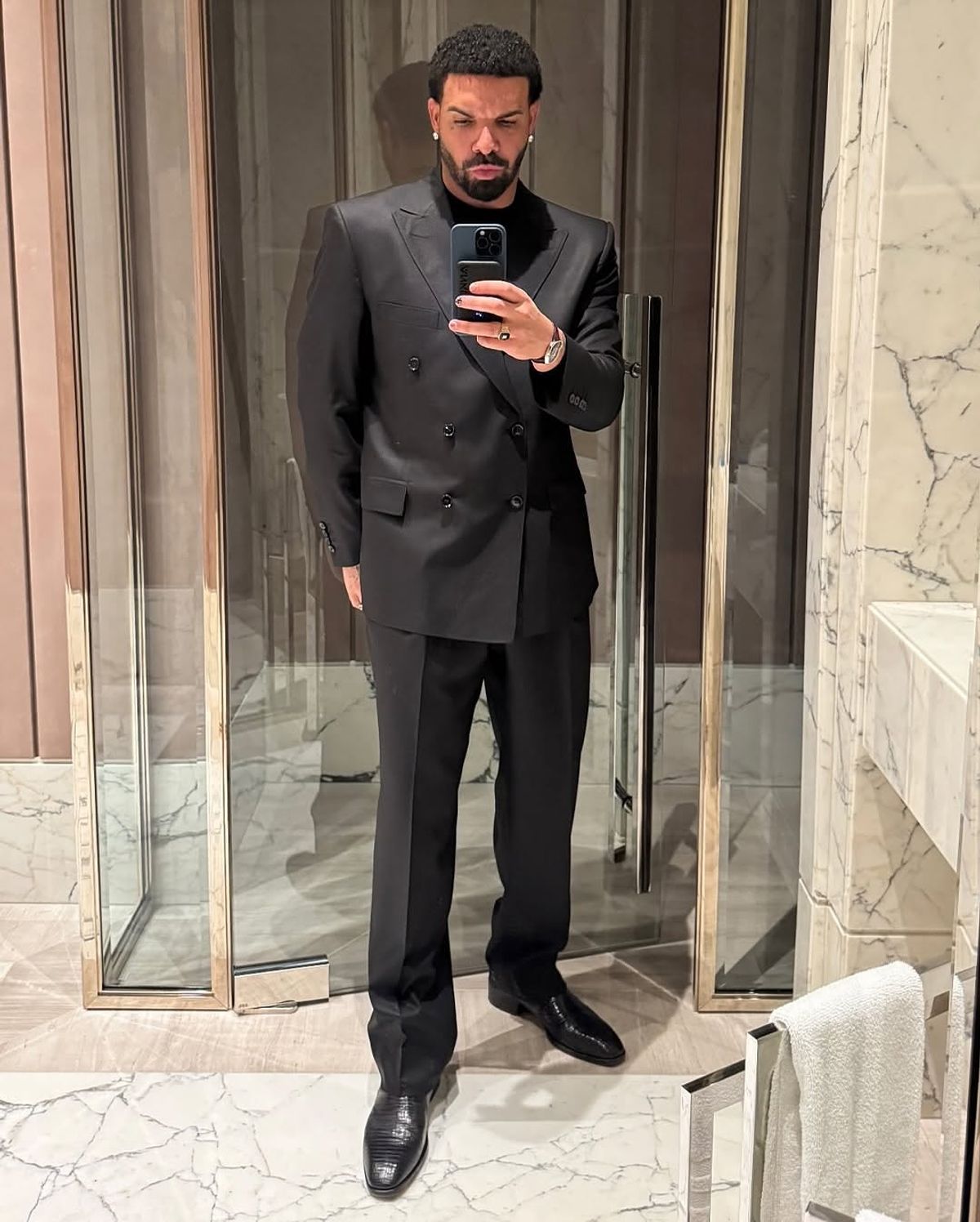Drake Outfit from April 4, 2025 | WHAT’S ON THE STAR?