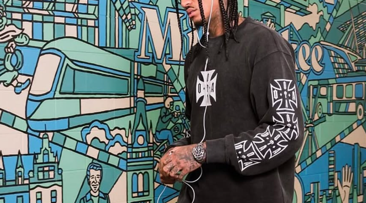 On The Arm: Clothing, Shoes & Accessories | WHAT’S ON THE STAR?