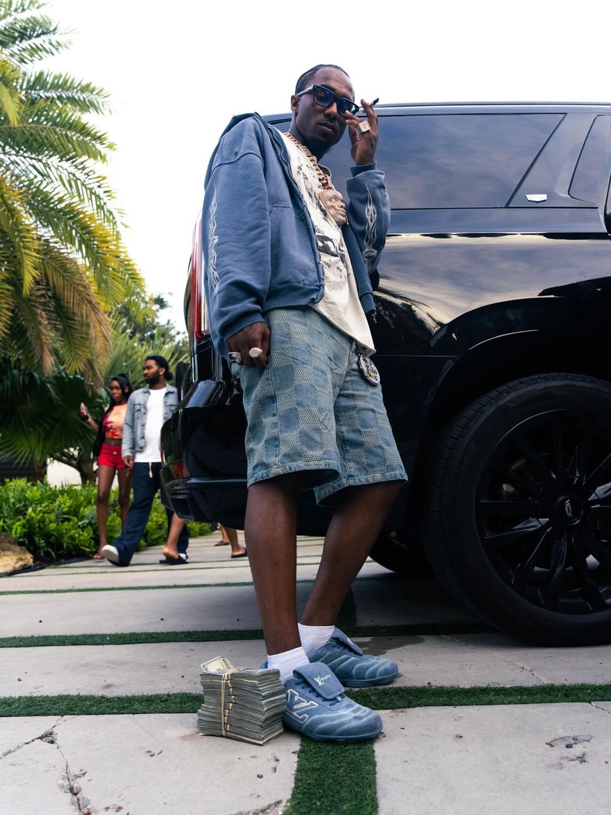 Loe Shimmy Outfit from June 17, 2025 | WHAT’S ON THE STAR?