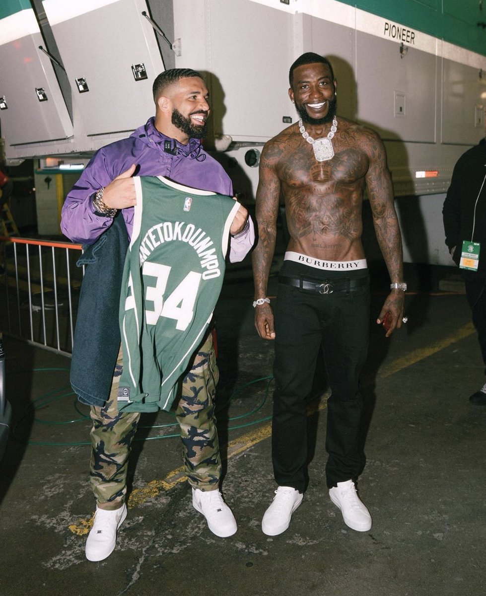 Drake Outfit from May 23, 2019 | WHAT’S ON THE STAR?