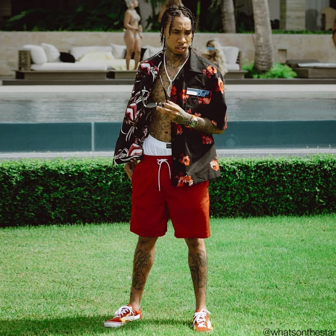 Tyga Outfit from September 22, 2018 | WHAT’S ON THE STAR?