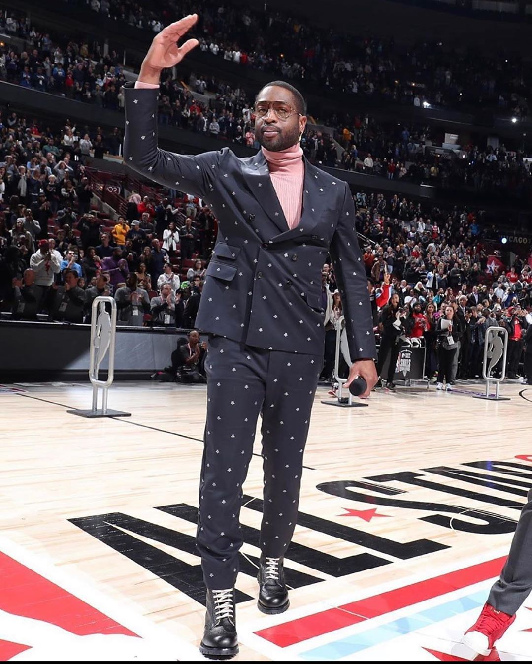 Dwyane Wade Outfit from February 20, 2020 | WHAT’S ON THE STAR?