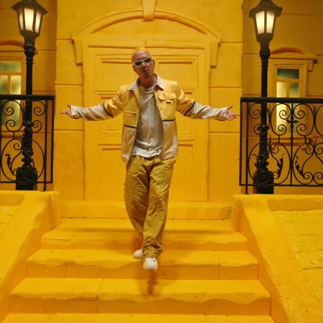 J Balvin Outfits in "Amarillo" Video | WHAT’S ON THE STAR?