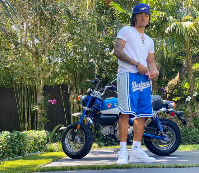 Ozuna Outfit from September 30, 2020 | WHAT’S ON THE STAR?