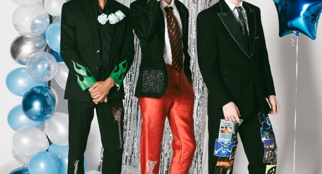 Left Hand LA: Clothing, Shoes & Accessories | WHAT’S ON THE STAR?