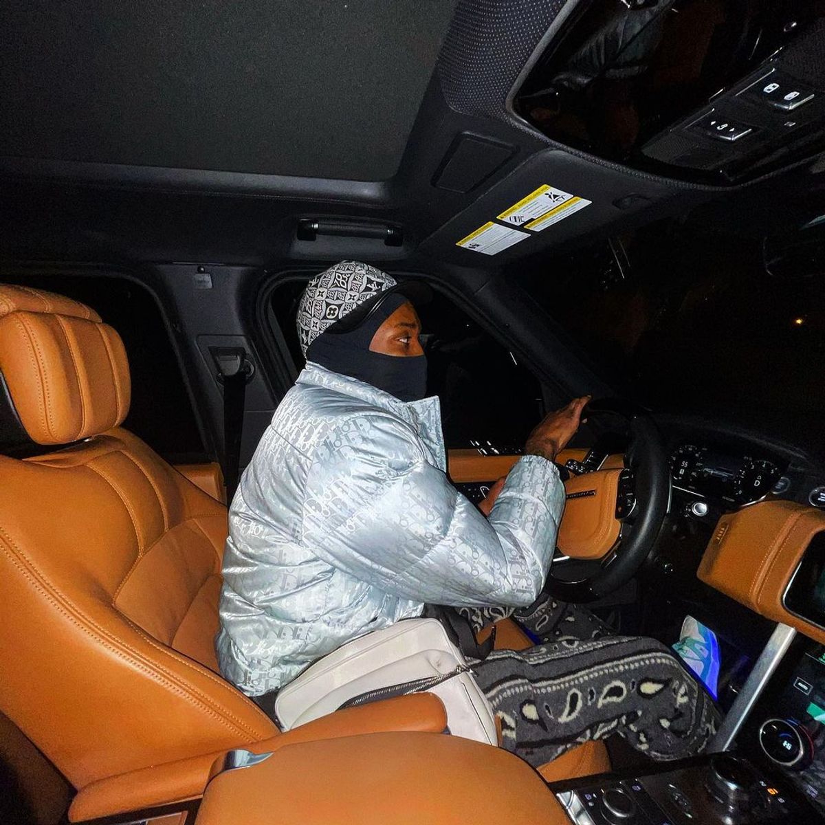 Meek Mill Outfit from December 26, 2020 | WHAT’S ON THE STAR?