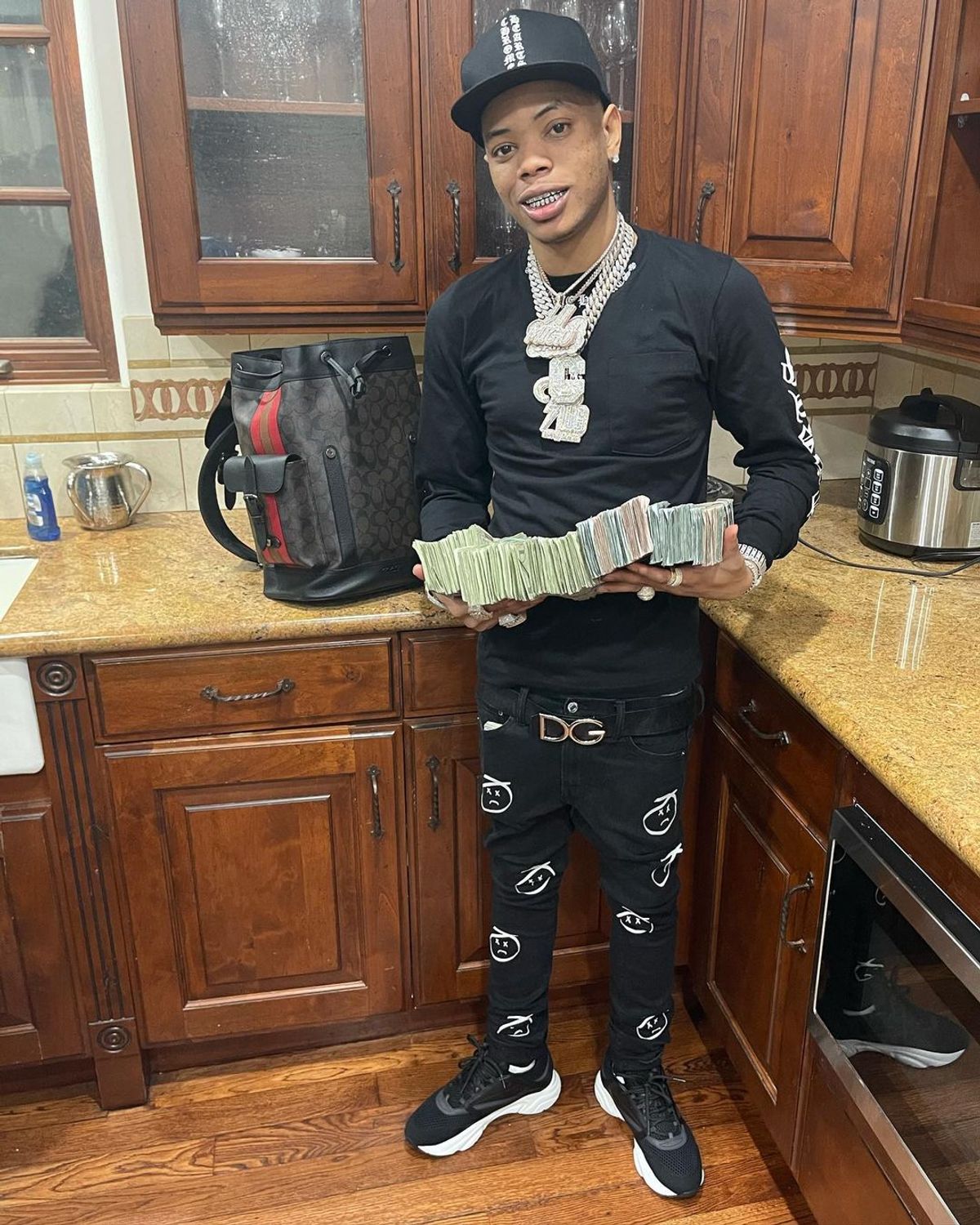 Lil Migo Outfit from January 2, 2021 | WHAT’S ON THE STAR?