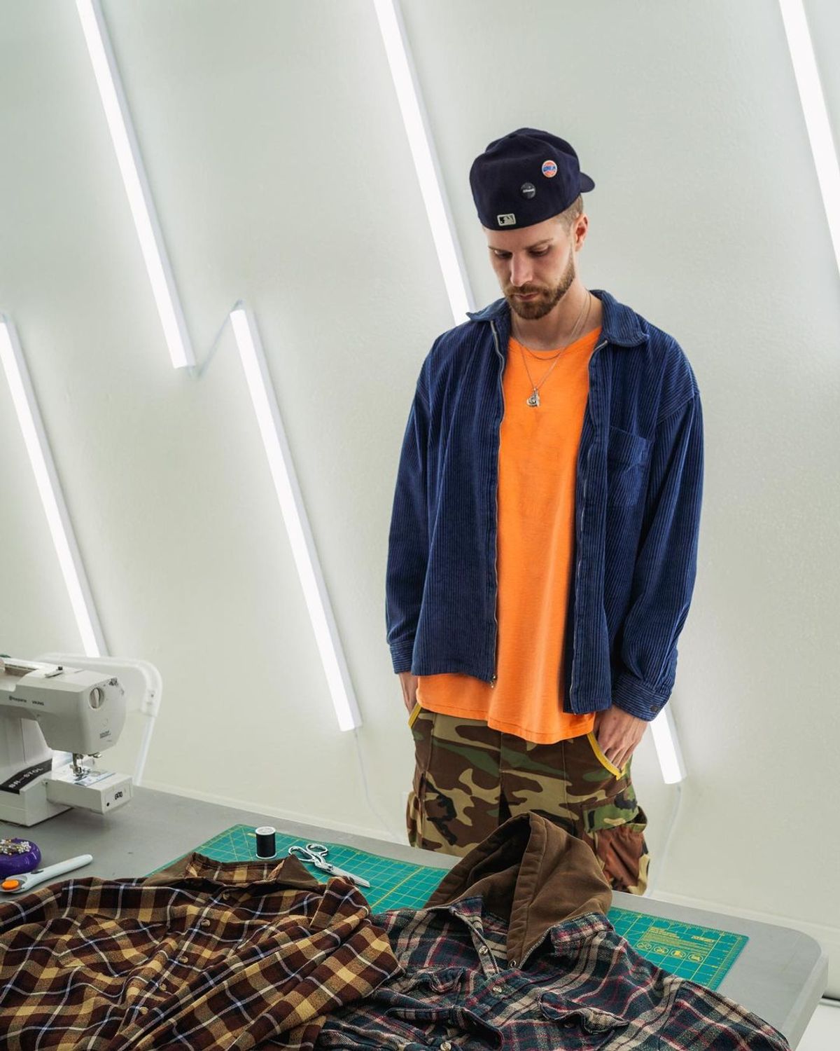 Alex Jackson Brown: Clothing, Shoes & Accessories | WHAT’S ON THE STAR?